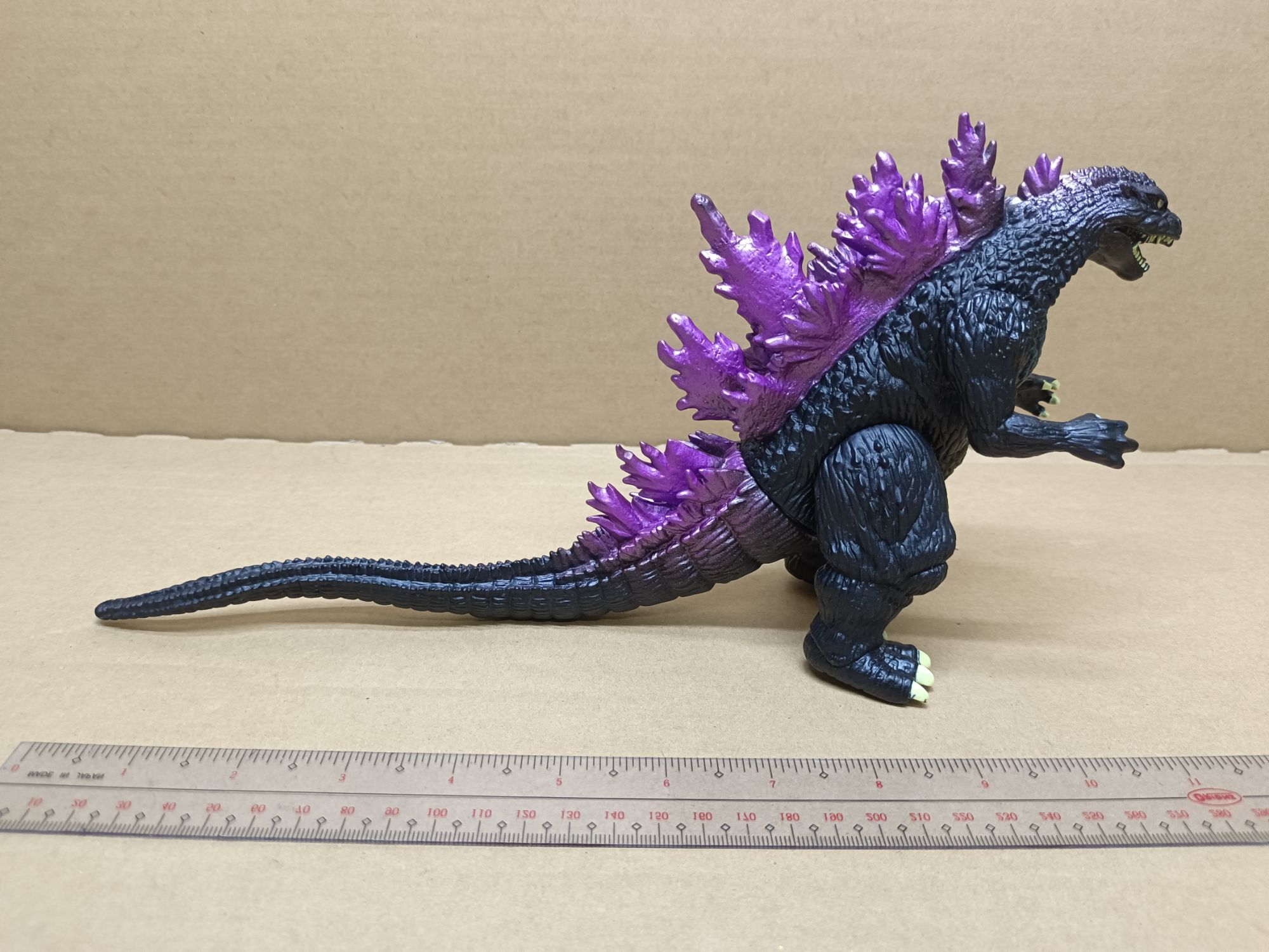 Godzilla Inches Tall Godzilla 2000 White Godzilla 1985 Gigan Burning ...