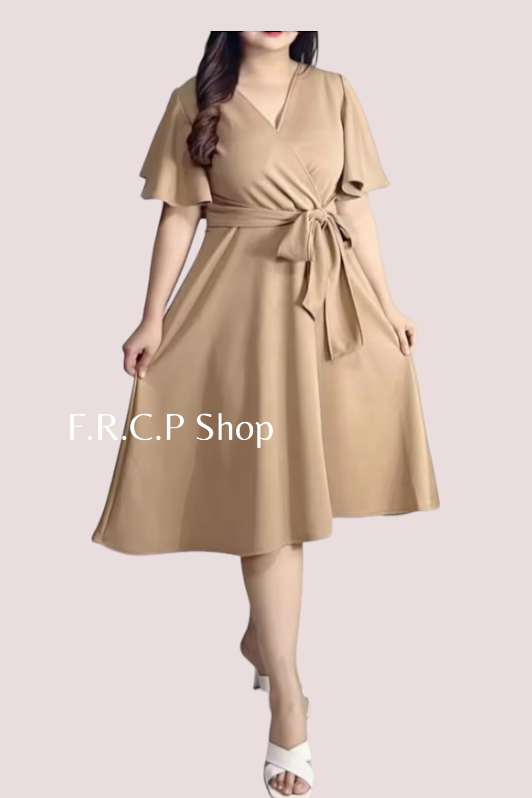 Beige wedding guest outfits | Honestweddingadvice.com