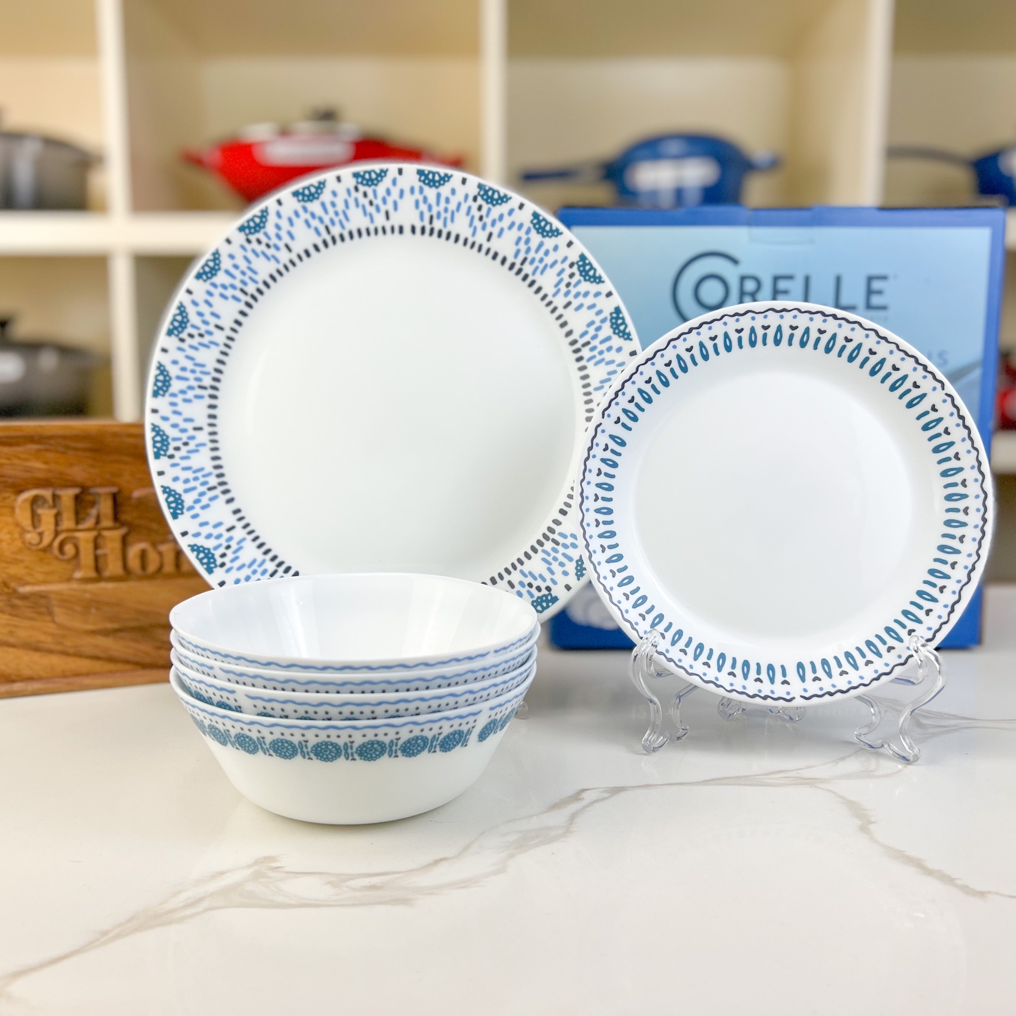 MilkGlass™ Glass Azure Medallion 12-piece Dinnerware Set,